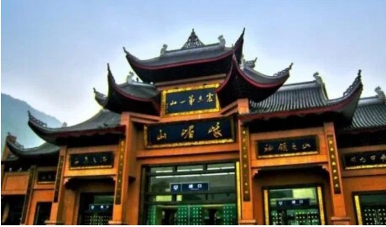 Mount Emei 3-Day 2-Night Hiking Guide: From Foot to Golden Summit ...